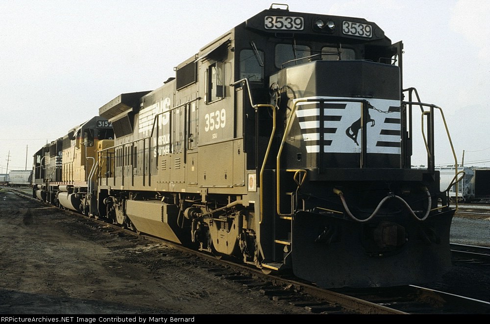 NS 3539 and UP 3152 at Calumet Yard